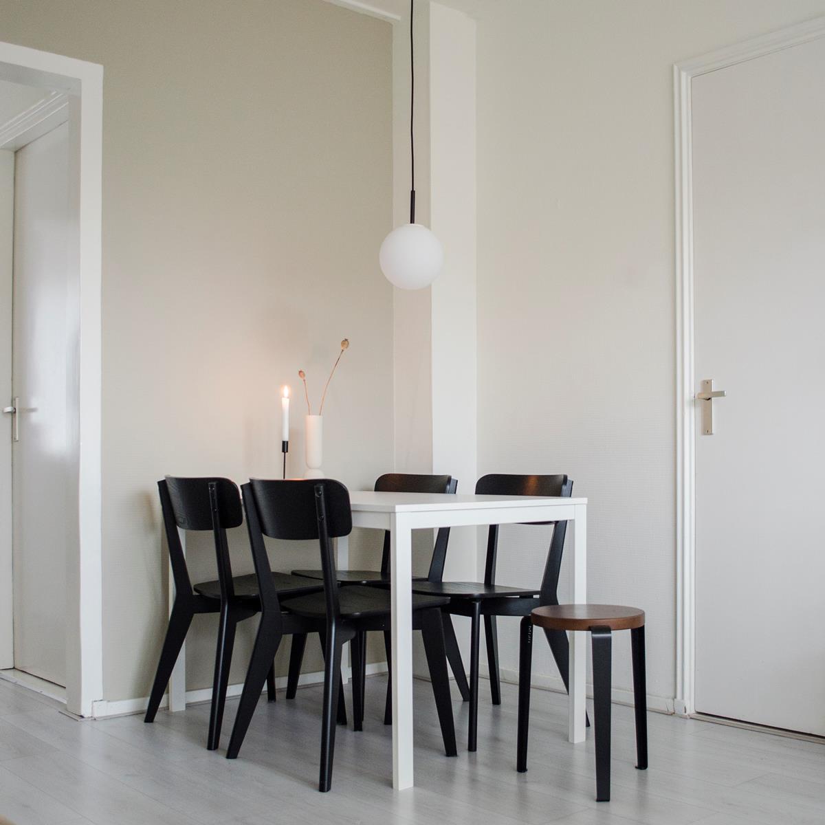 Binnenkijken bij de minimalistische eengezinswoning van Nikya