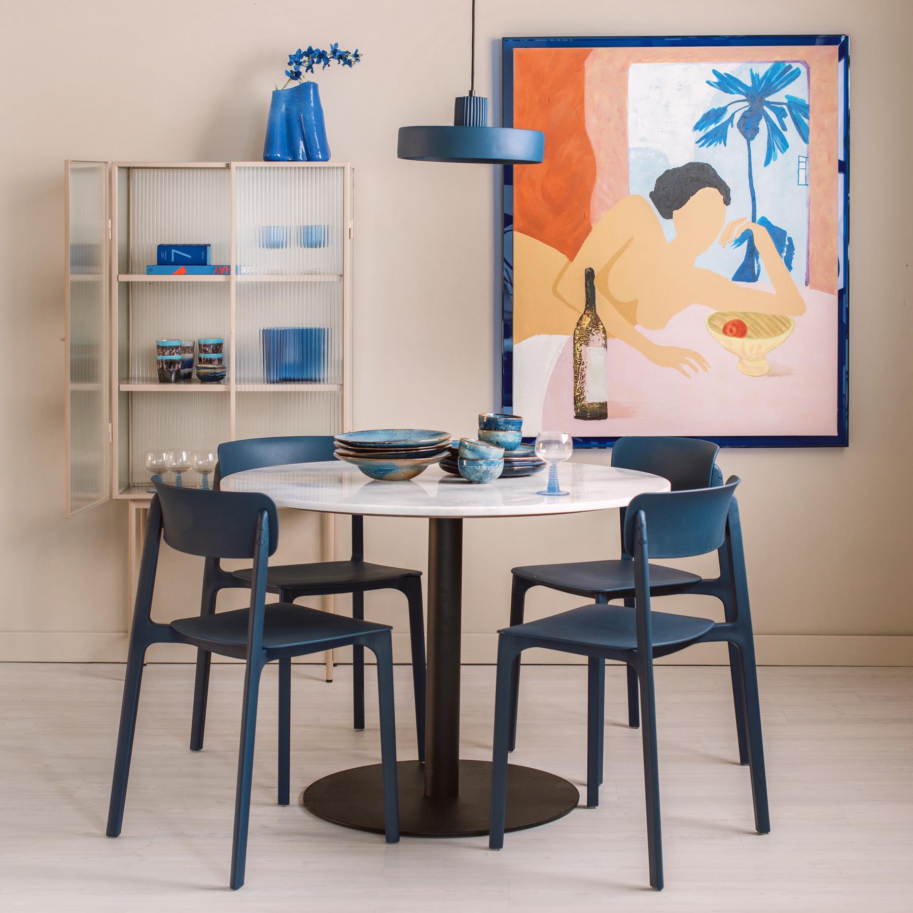 Blue Monday: kobaltblauwe woonaccessoires in het zonnetje