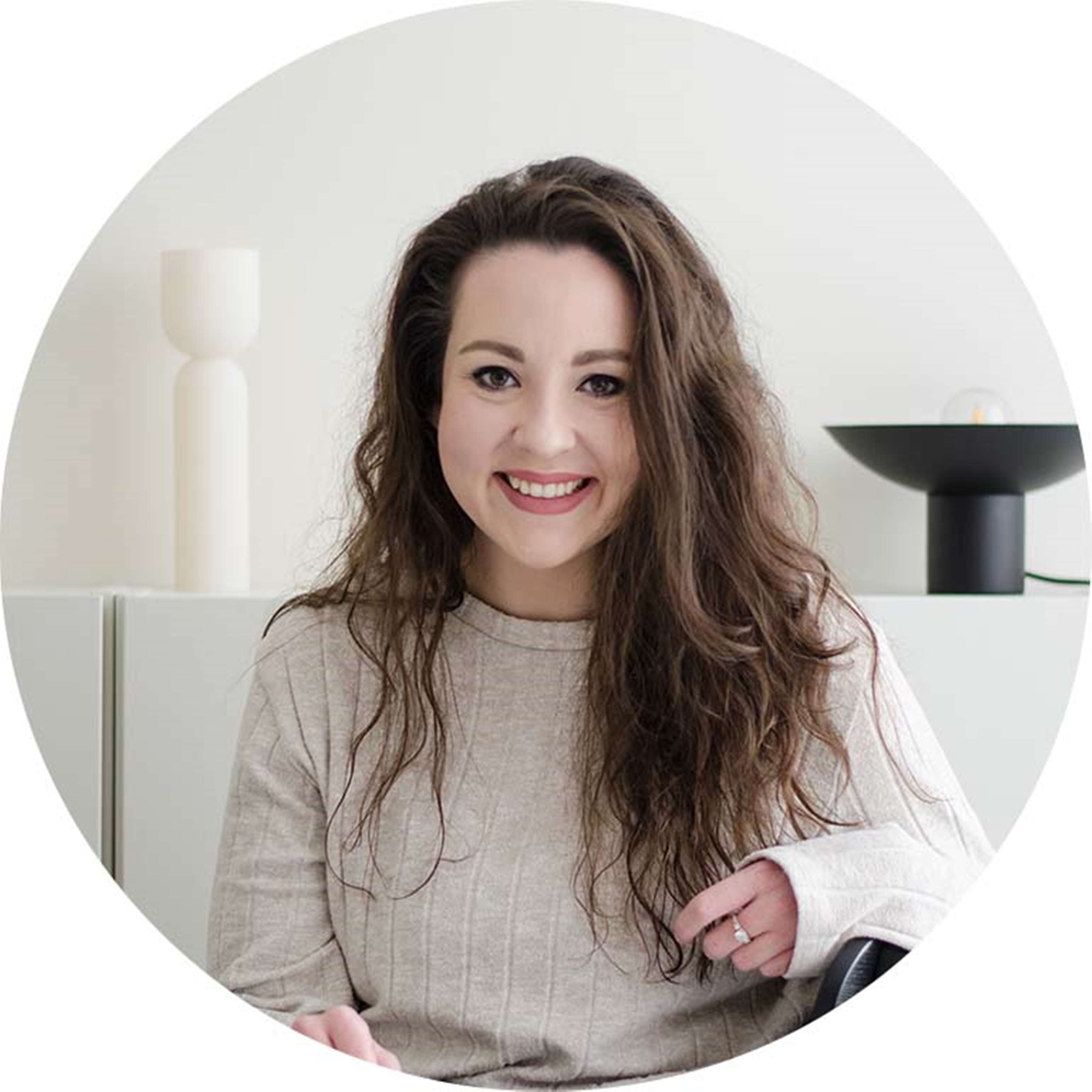 Binnenkijken bij de minimalistische eengezinswoning van Nikya